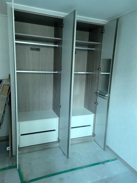 붙박이 옷장 내부 구조 변경 선반을 철거하고 서랍으로 변경붙박이장 안에 옷을 걸 수 있는 옷 봉 설치 싱크대 상부 문 도어 탄 부분 교체싱크대 문 부분 교체