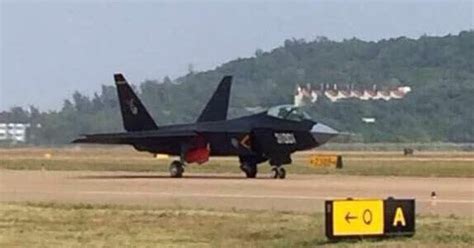 중국 최첨단 스텔스 전투기 젠 31 모습 드러내