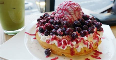 카페프런치 생과일요거트와 세계과자로 여성 고객 사로잡아