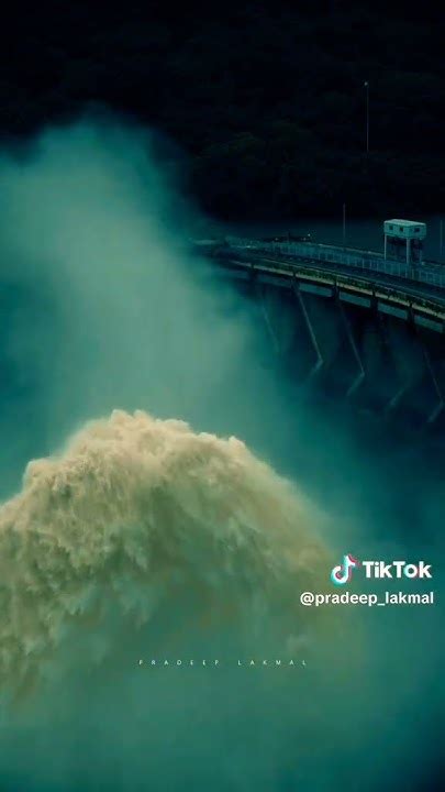 දරාගන්න බැරි ජල කදක් මිනිස්සු නිසා උපරිම හිර කරන් ඉදලා බැරිම තැන අපි ගැනම හිතලා දෝරේ යන්න දෙනවා