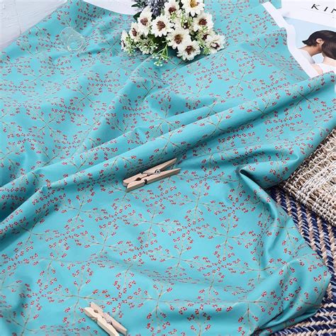 나만의 원단 리얼패브릭 자칫하면 촌스러울 수 있는 빨강과 청록의 보색대비를 톤을 맞춰 조화롭게 만든