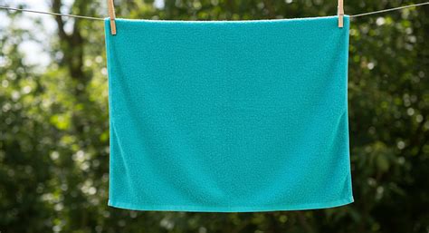 세수 후 수건으로 닦는 습관 피부에 미세 상처 남깁니다 인삼군의 건강정보