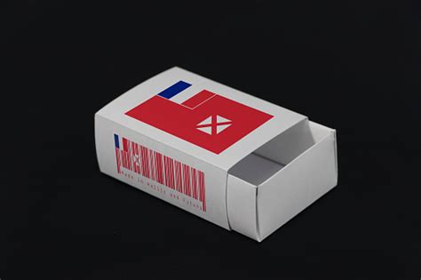 바코드와 검은 배경에 국가 플래그의 색상 넣어 일치 또는 제품에 대한 종이 포장흰색 상자에 월리스와 Futuna 플래그 0명에 대한 스톡 사진 및 기타 이미지 Istock