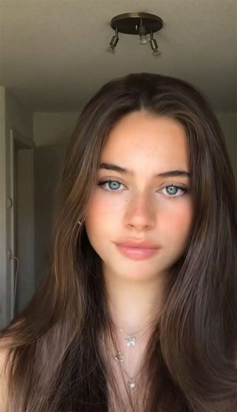 Brown Hair Blue Eyes Girl Brunette Blue Eyes Girl With Green Eyes