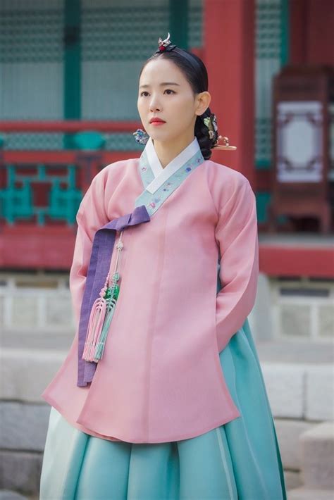 Hanbok Belongs To Korea 궁중 의상 패션 전통 드레스