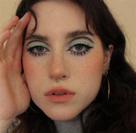 Pin On Maquillaje 60s Makeup Retro Makeup Vintage Makeup