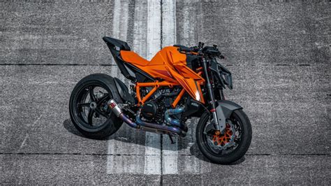 معرفی کی تی ام سوپر دوک آر 1390