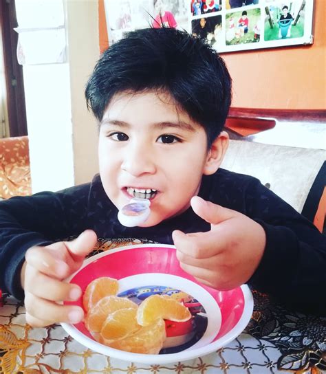 Lucca Mi Amor El Consumo De Naranja A Mi Chinito Le