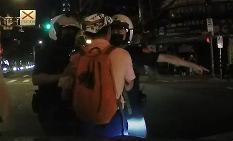 名醫林青榖騎鐵馬酒駕失控攔車咆哮遭逮 女童星和母親飽受驚嚇 Yahoo奇摩汽車機車