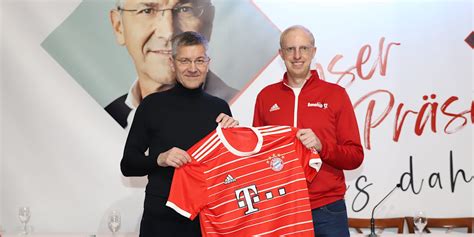 Herbert Hainer Visita A Los Clubs De Fans De Su Tierra Natal