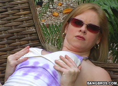 Big Titter Just Out Of The Pool Lets Her Man Enjoy Goodies Porn