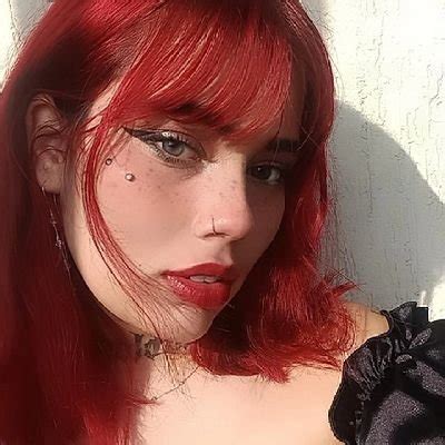 Ellie Ellievalo Twitter