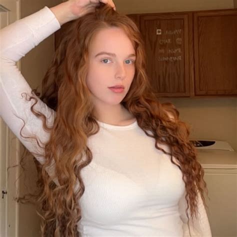 Jessica Your Favorite Readhead • Threads Say More