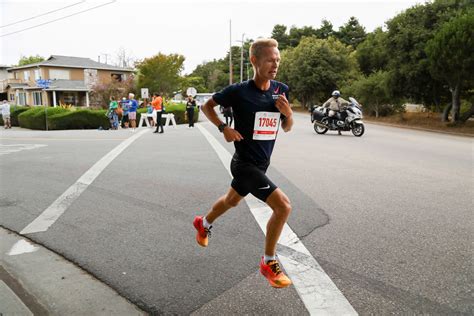 Latvias Arturs Medveds Makes Late Push To Capture 53rd Wharf To Wharf Race