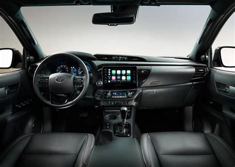 Toyota Hilux 2022 4x4 Interior
