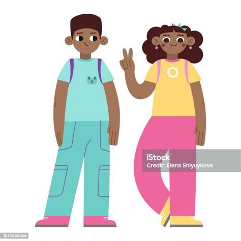 소녀와 소년 십대 또는 십대 아프리카계 미국인 아이들 만화 스타일 급우들 함께 서있는 학교 아이들 트렌디한 현대 벡터 일러스트레이션은 흰색 손으로 그린 평면 디자인으로