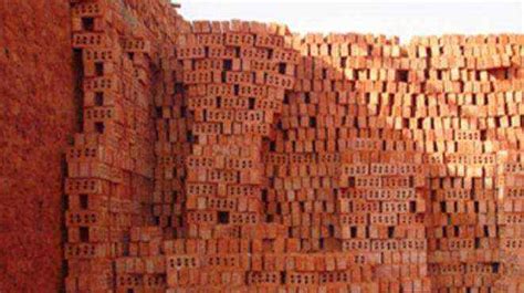 طوب طفلي احمر