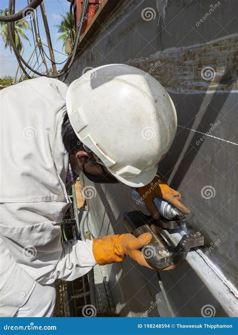 checking defect in welded with process magnetic particle testingmt of non destructive testingndt