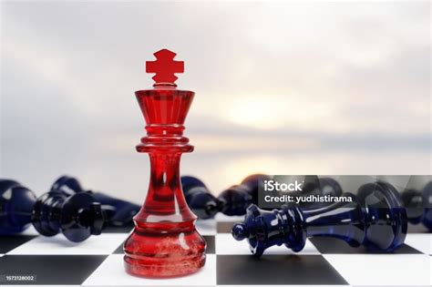 리더십과 성장 개념 체스의 빨간 폰 검은 폰의 군중에서 눈에 띄는 오른쪽에 빈 복사 공간이 있는 검은색 배경에 3d 렌더링 위험