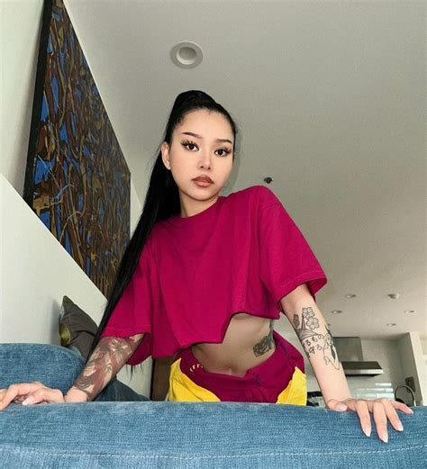 Pin By On Street Style Bella Bella Porch Body Celebrities Female