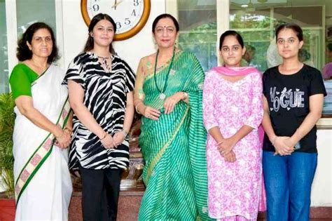 Kmvs Avneet Kaur And Pawanpreet Kaur Bags Top Position In Mcom Sem