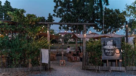 Readme Me คาเฟ่แคมป์ปิ้งริมคลองประปา