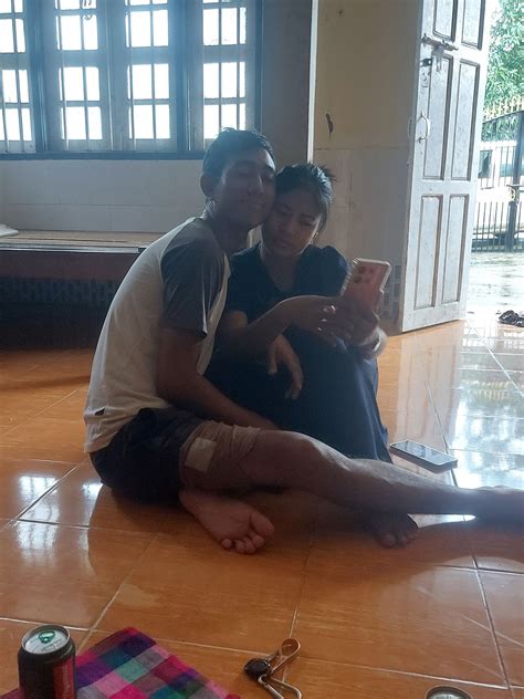 မြန်မာကားလေး အသစ်ထွက် ချစ်ကားလေး မန့်မှာ ရှိ ခရမ်းသား ငါးပြေမရောင