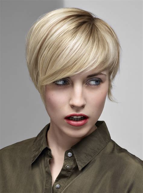 Короткое каре с длинной челкой — Balabolkina Ru