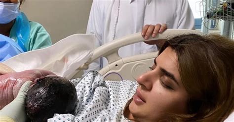 الشيخة مهرة بنت محمد بن راشد توثق لحظات ولادتها طفلتها الأولى Et بالعربي