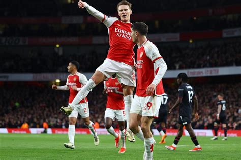 லீக் விருதுக்கான போட்டி ஆர்சனல் சிட்டி தீவிரம் விளையாட்டு செய்திகள் தமிழ் முரசு Sports News