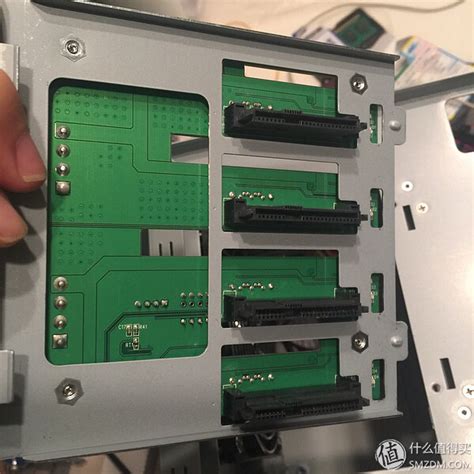 HGST/日立 HMS5C4040BLE640企业级硬盘 4TB插入迎广ms04硬盘笼不加电？？？_百度知道
