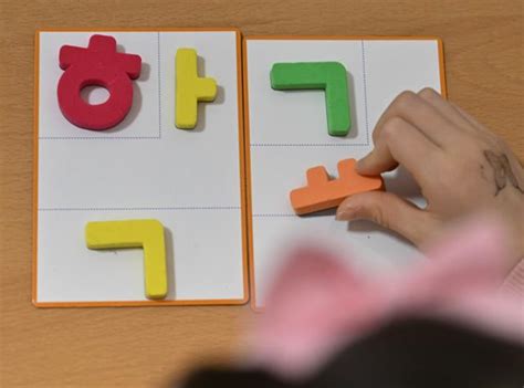 유튜브로 말 배운다고요 천만에 언어는 상호작용입니다 한국일보