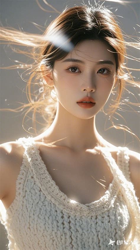 人物摄影，柔软，光线的柔和反射，温暖的色调，立体感和层次感，模糊边缘，轻盈感，动态效果， 花瓣网