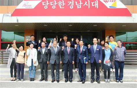 한경호 경남도지사 권한대행은 16일 경상남도농업기술원 오마이포토