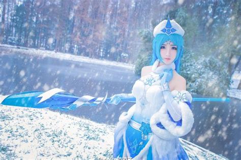 《王者荣耀》冰雪之华王昭君，突破次元cos，美化了我的少女心