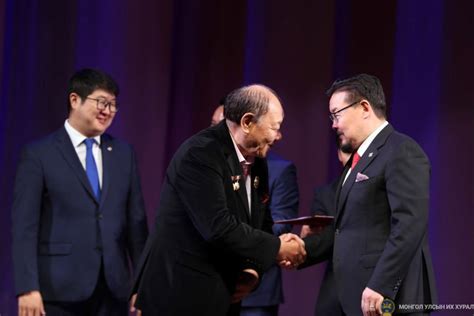 Г Занданшатар Ахмад настны хөдөлмөр эрхлэлтийг дэмжинэ