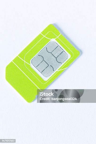 흰색 배경에 매크로 Sim 카드 흰색 배경에 핸드폰에 대 한 나노 Sim 카드 0명에 대한 스톡 사진 및 기타 이미지 0명 3가지 개체 3차원 형태 Istock