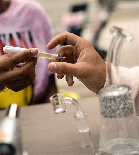 How To Dab How Do You Use A Dablicator Oil Applicator Dablicator Oil Applicator