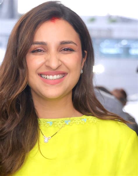 Parineeti Chopra Cant Stop Blushing As She Walks Towards Raghav In