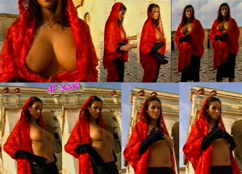Manuela Arcuri Nuda ~30 Anni In Making Of Calendar Panorama 2001