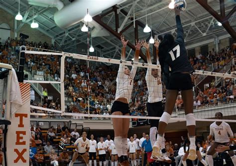 No 2 Texas Volleyball Continues Streak Over Top 10 Opponents Sweeping