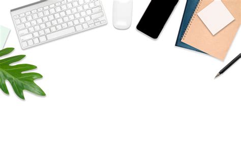 노트북 컴퓨터 디지털 태블릿 휴대 전화 및 액세서리와 함께 사무실 테이블의 평면 위치 사진 에 격리 된 흰색 배경 데스크톱 오피스 이랑 개념입니다 개념에 대한 스톡 사진 및