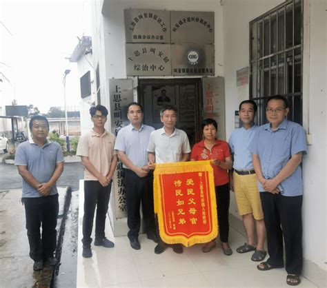 叫安镇：高效服务暖民心一面锦旗表谢意群众上思县双方