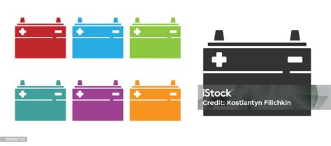 흰색 배경에 격리 된 검은 자동차 배터리 아이콘 어큐뮬레이터 배터리 에너지 전력 및 전기 축적기 배터리 다채로운 아이콘을