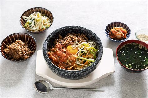 How To Make Korean Bibimbap With A Stone Bowl Globalkitchen Japan