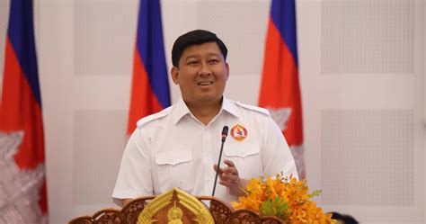 រដ្ឋមន្ត្រីបរិស្ថាន៖ លោកគ្រូ អ្នកគ្រូ ជាអ្នកកសាងធនធានមនុស្ស និងជាអ្នកឆ្លាក់ដួងព្រលឹងជាតិ