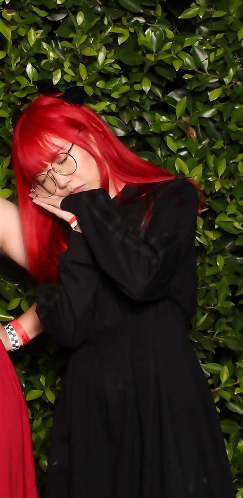 Red Hair Lily Scrolller
