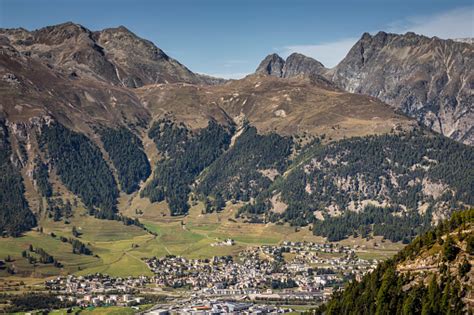무오타스 무라글 엥가딘 계곡 그라우분덴 스위스 알프스에서 바라본 셀레리나 도시 풍경 0명에 대한 스톡 사진 및 기타 이미지 0명 9월 가을 Istock