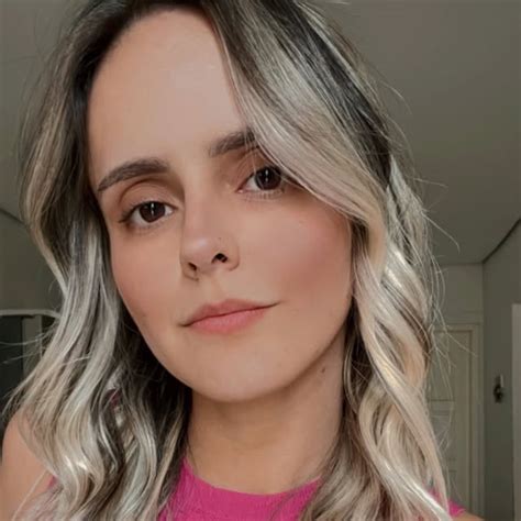 Hellen Rocha Hellenrrocha • Threads Say More