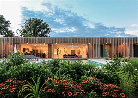 Office Mian Ye Wraps Maryland Home In Cedar Battens